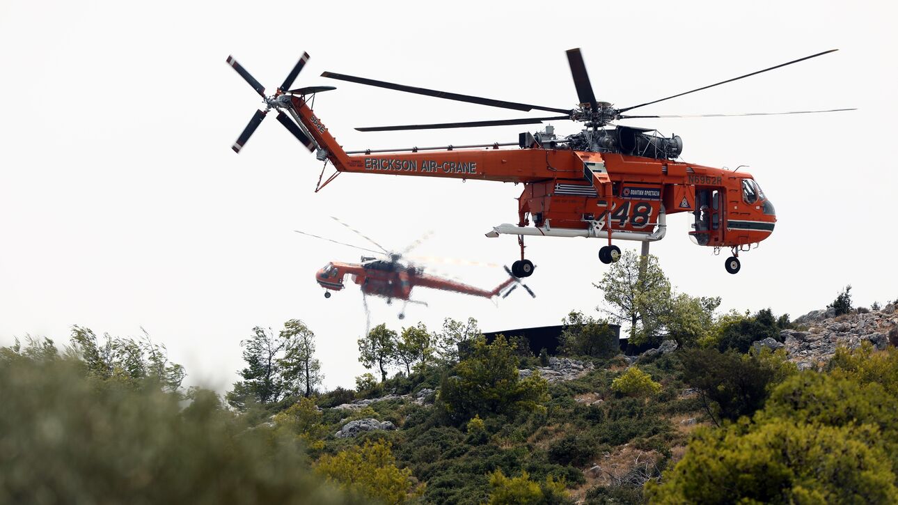 Φωτιά στα Μέγαρα: Αναγκαστική προσγείωση για ελικόπτερο Erickson που ...