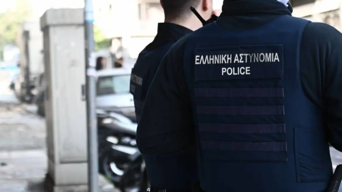 Χειροπέδες σε μέλη κυκλώματος που εκβίαζε επιχειρηματίες πουλώντας ...