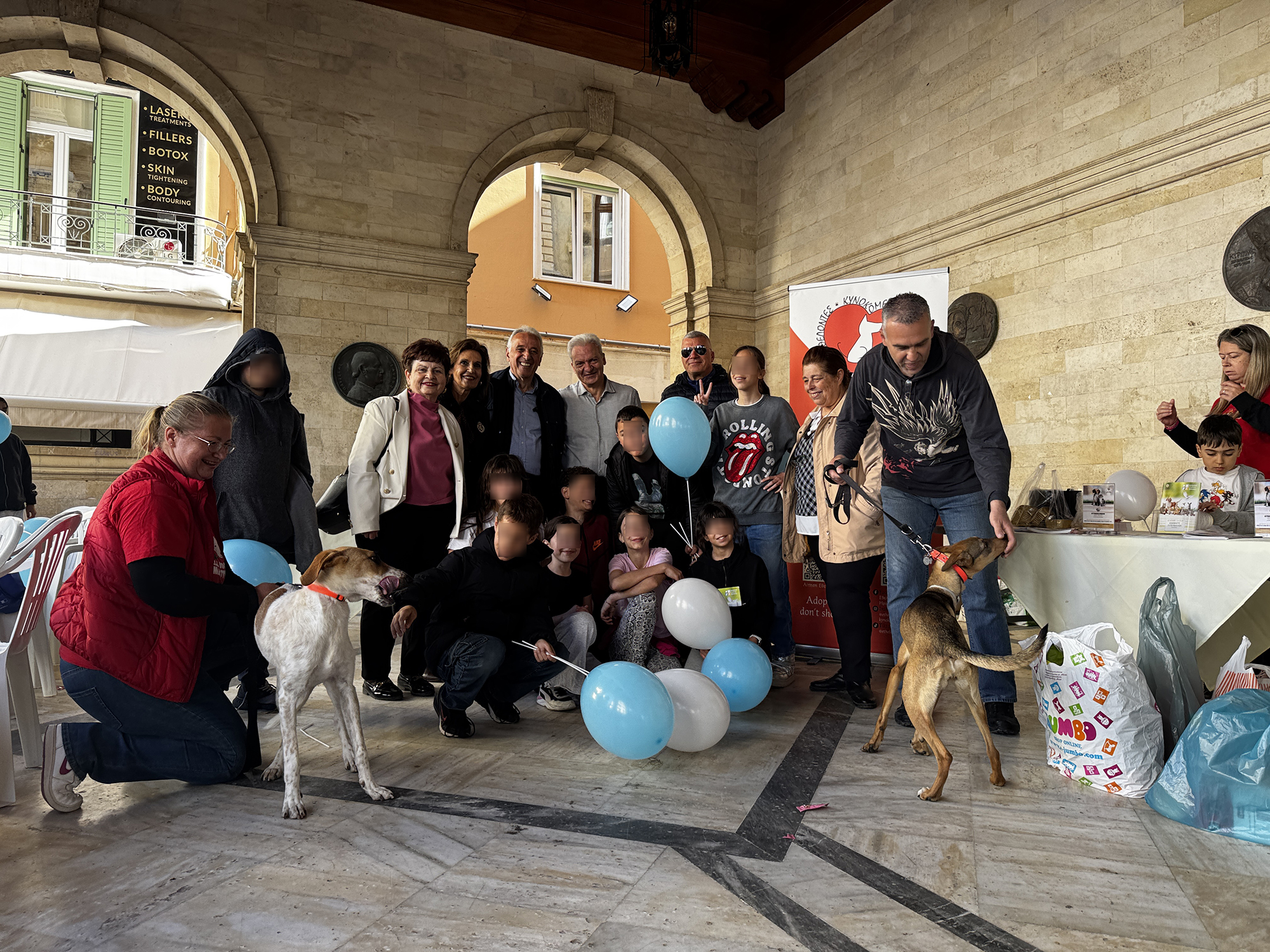 Μικροί και μεγάλοι στο αίθριο της Λότζια για τις δράσεις για την ...