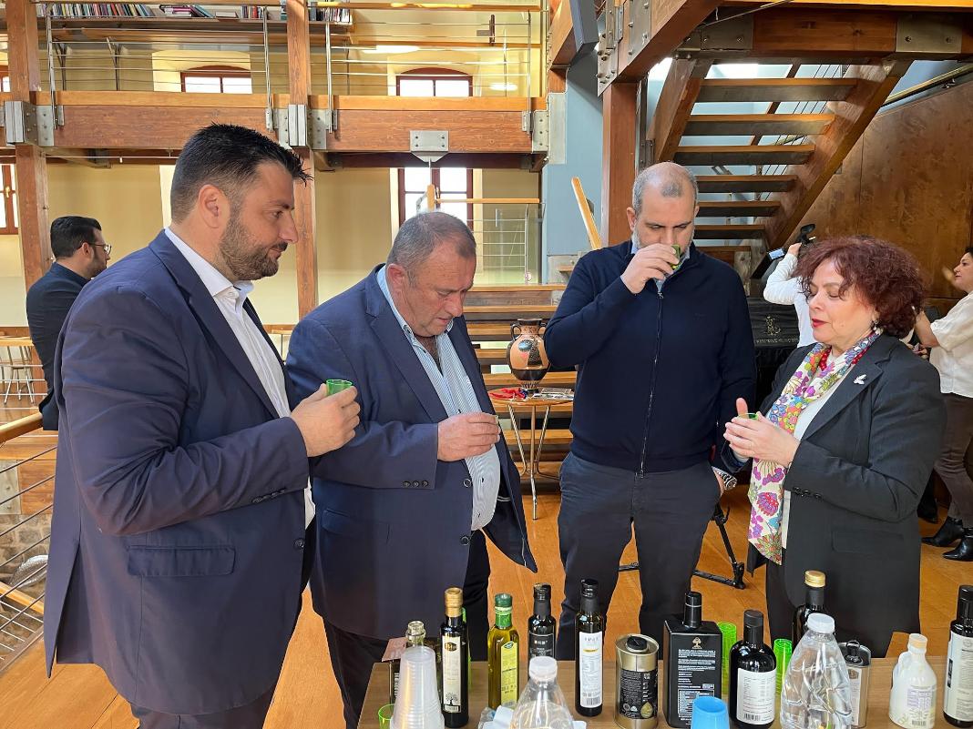 Στα Χανιά ο 10ος διεθνής διαγωνισμός ελαιόλαδου «Athena International ...