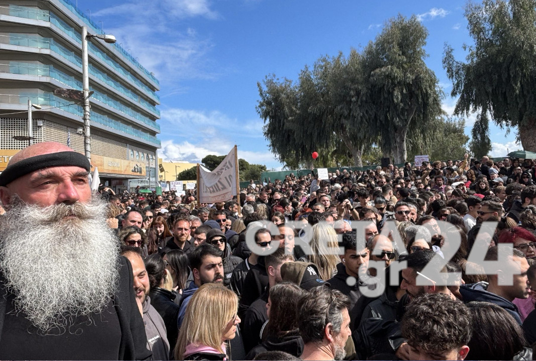 Hράκλειο: Μια λαοθάλασσα για τους 57 νεκρούς (εικόνες - βίντεο) - CRETA24