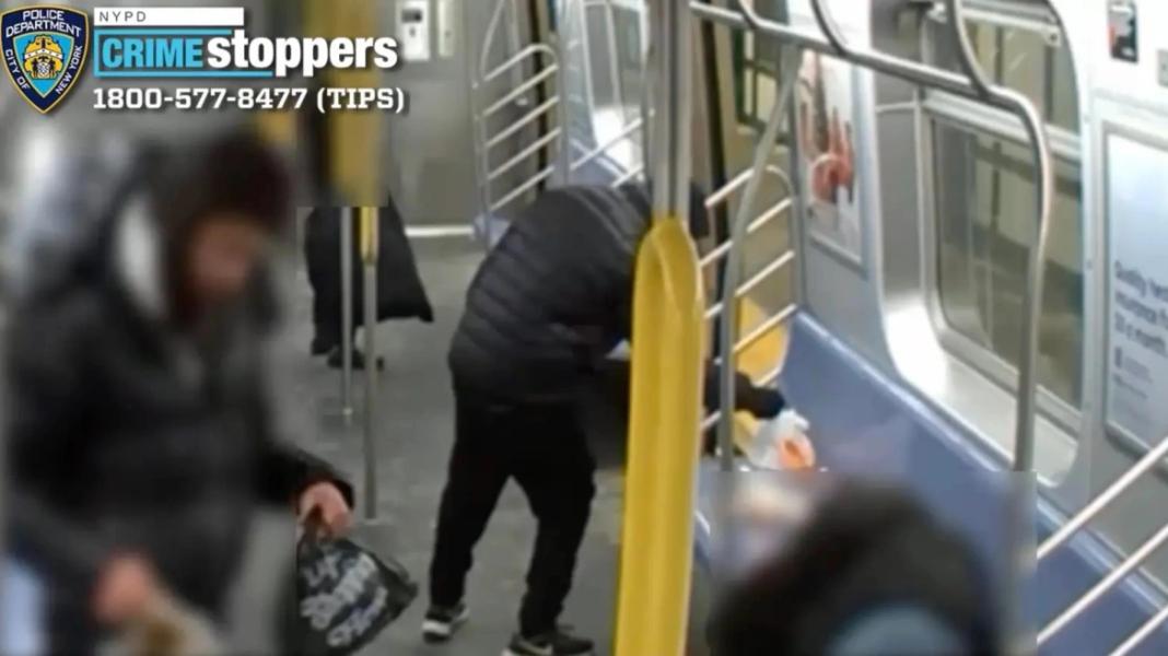 Νέα Υόρκη: Εμπρηστής έβαλε φωτιά δίπλα σε επιβάτη που κοιμόταν μέσα στο ...